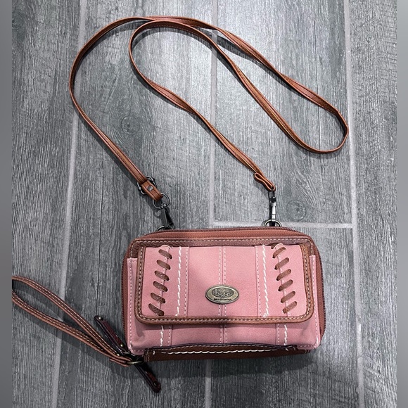 b.o.c. | Bags | Boc Oakley Cell Phone Crossbody Wallet Women | Poshmark